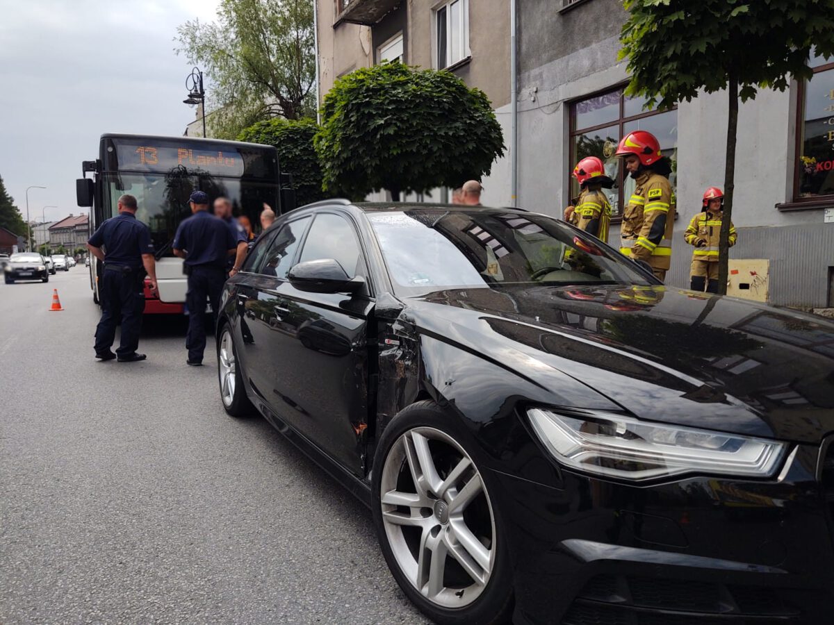 Zderzenie osobówki z autobusem | Starosadeckie.info Zderzenie osobówki z autobusem | Starosadeckie.info
