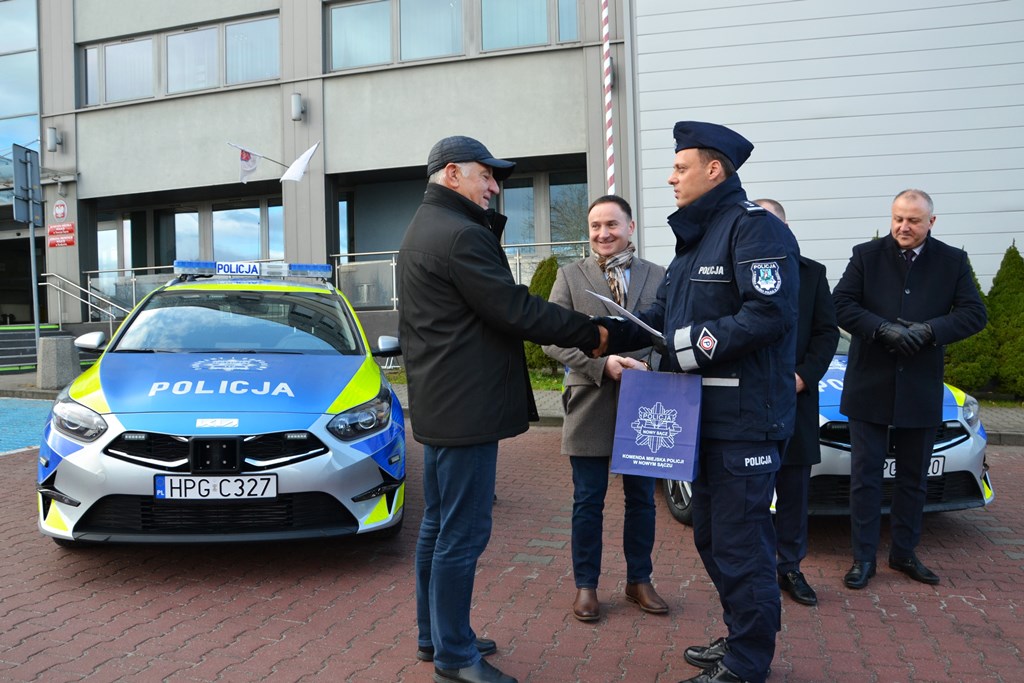 Dwa nowe radiowozy zasiliły tabor sądeckiej Policji | Starosadeckie.info